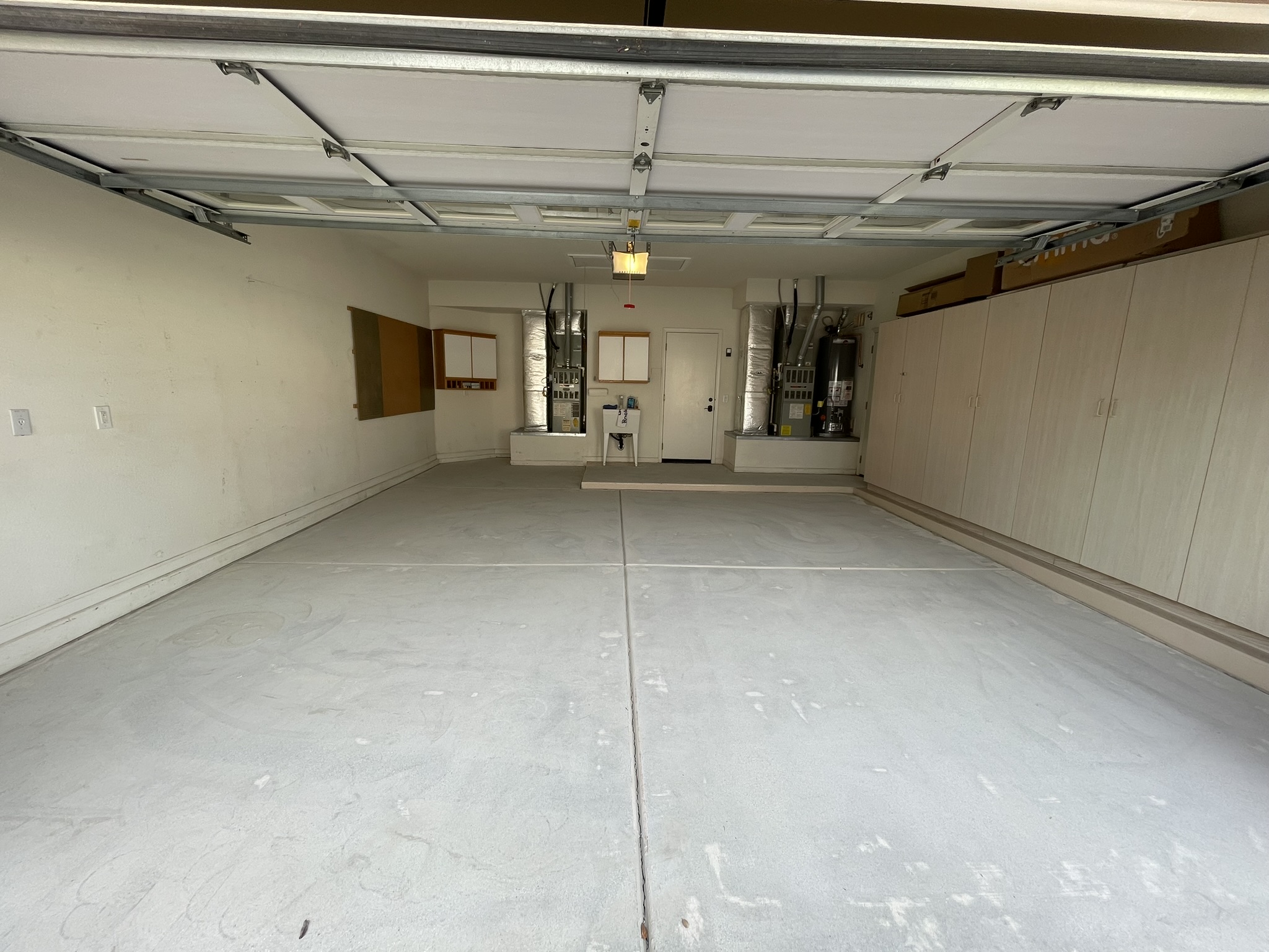 Two Tone Polyaspartic Garage Floor Coating in Tucson, AZ