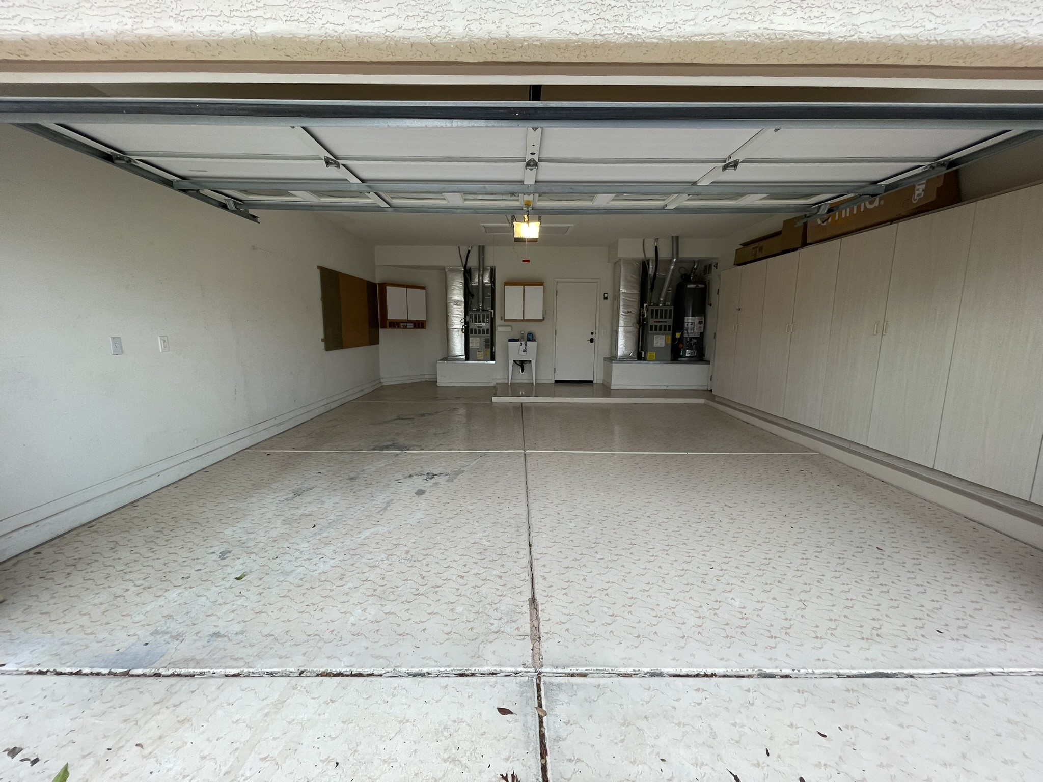 Two Tone Polyaspartic Garage Floor Coating in Tucson, AZ